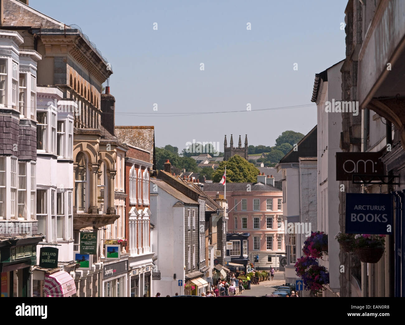 Totnes high street town hi-res stock photography and images - Alamy