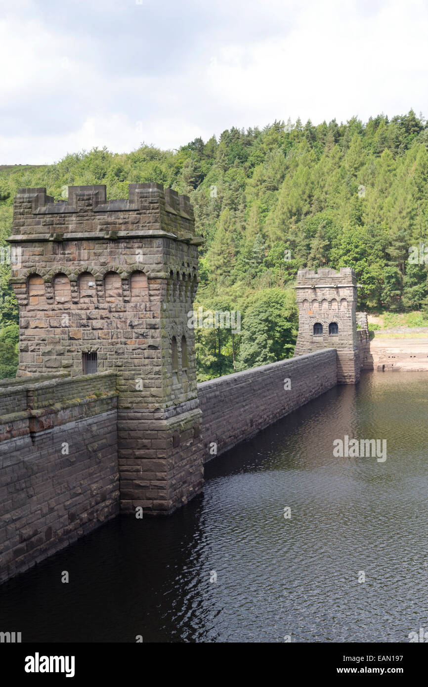 Derwent reservoir dam hi-res stock photography and images - Alamy