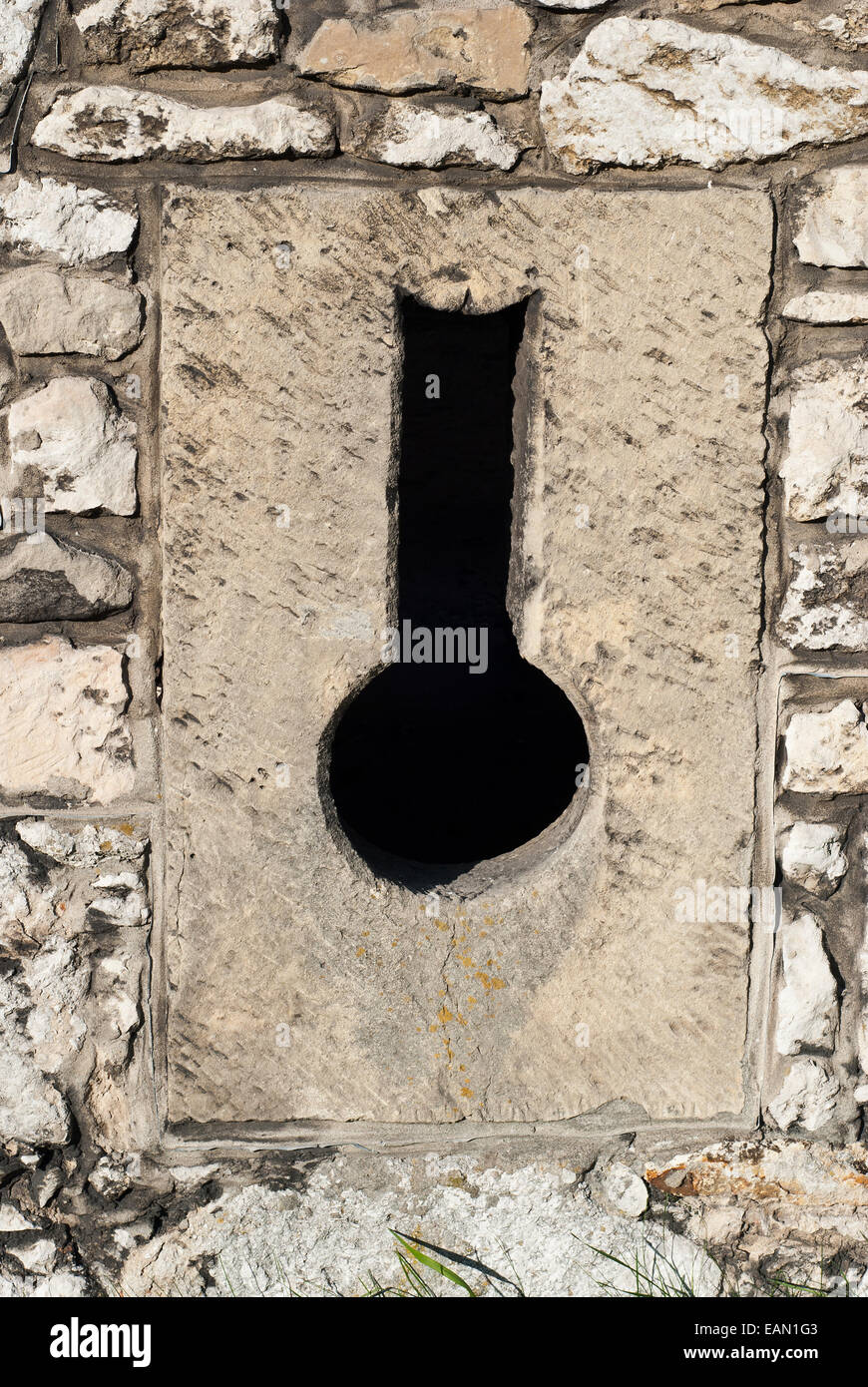 Loophole in wall medieval castle hi-res stock photography and images ...