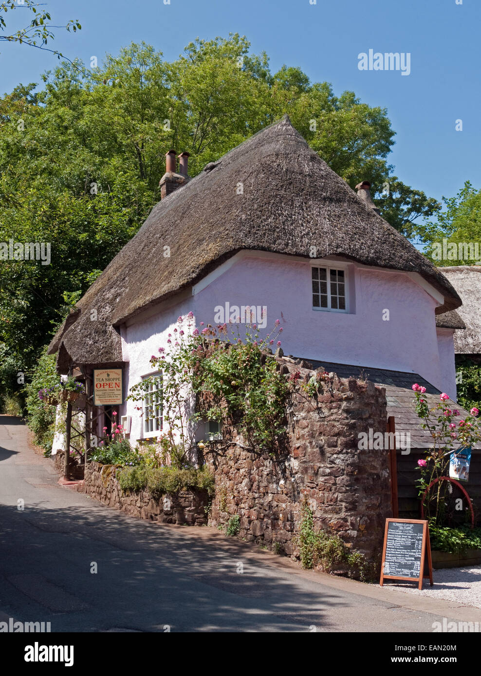 Cob cottage devon hi-res stock photography and images - Alamy