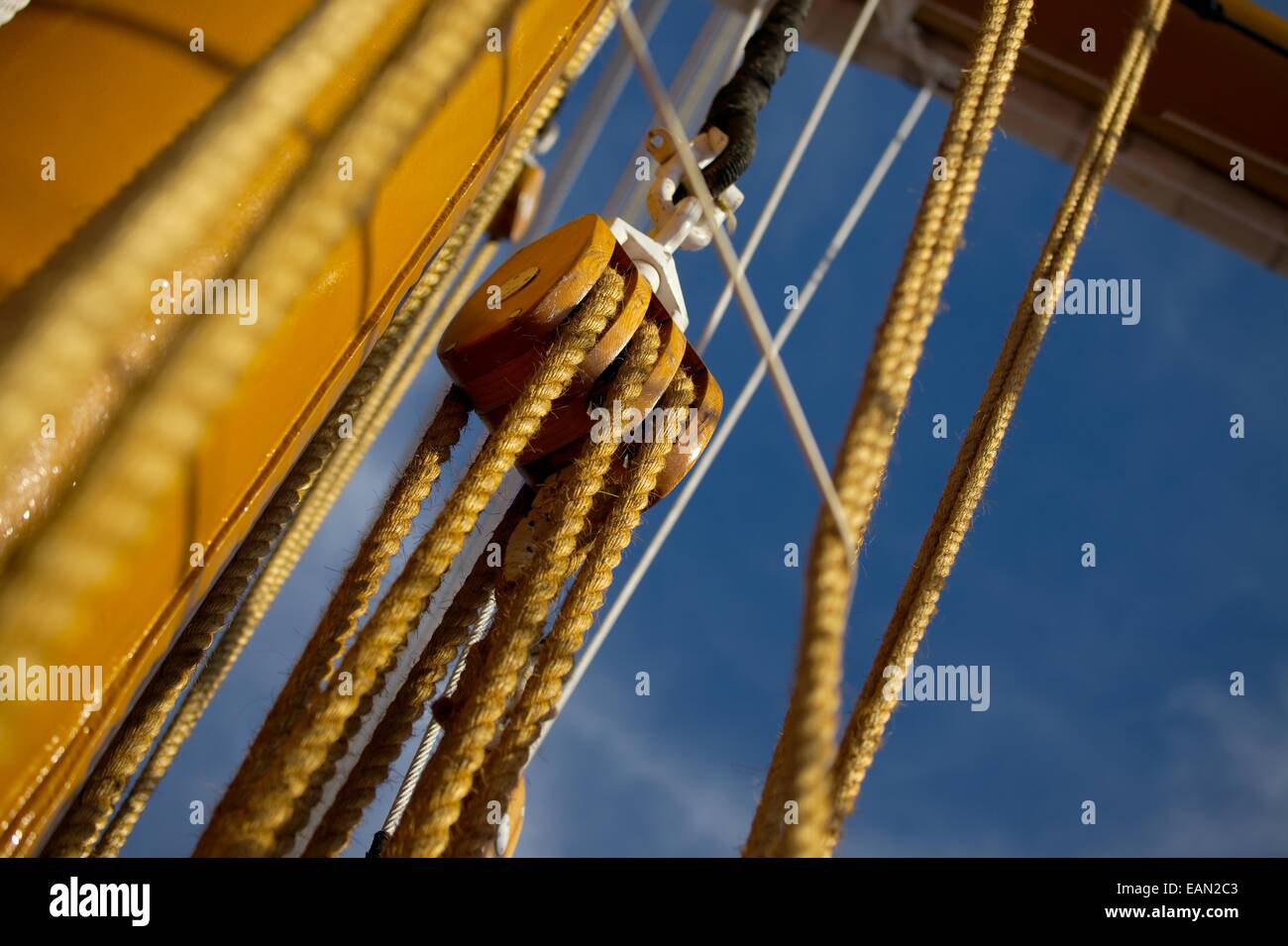 Old sailing ship mast hi-res stock photography and images - Alamy