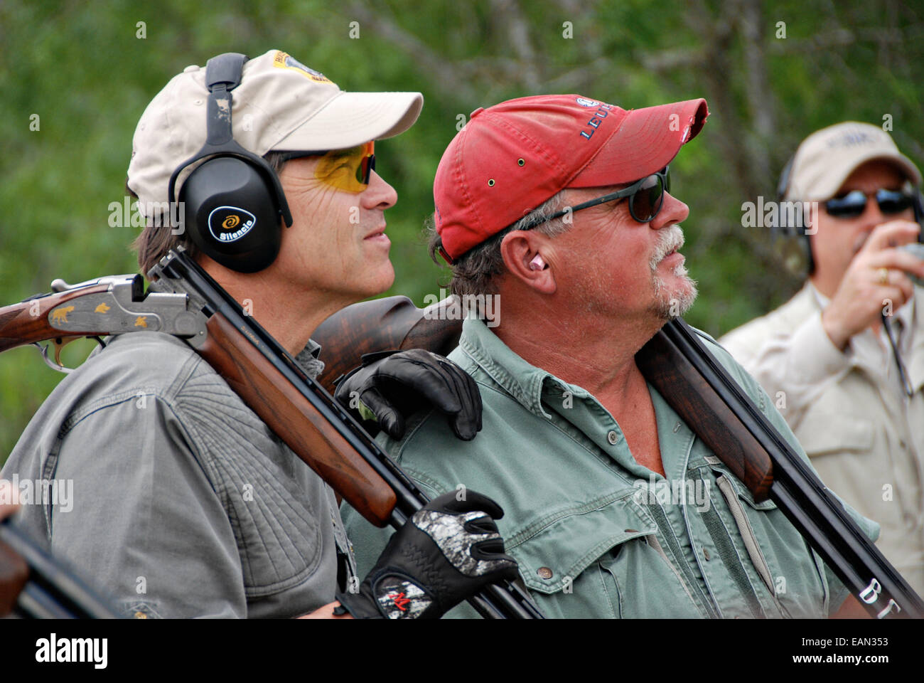 Texas Governor Rick Perry with a shotgun at the Houston Safari Club ...