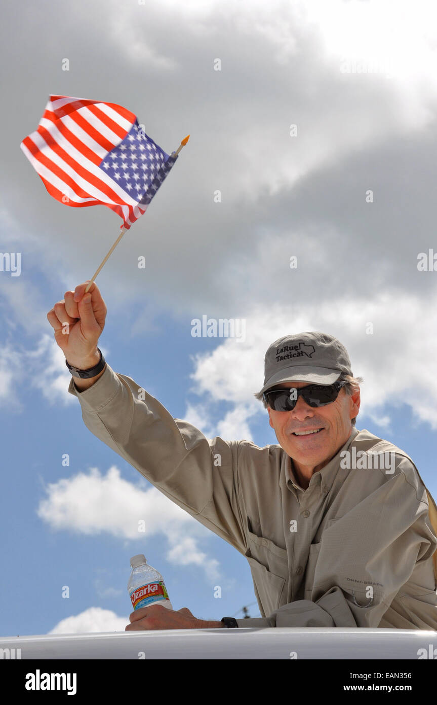 Texas Governor Rick Perry waves an American flag at independence day ...