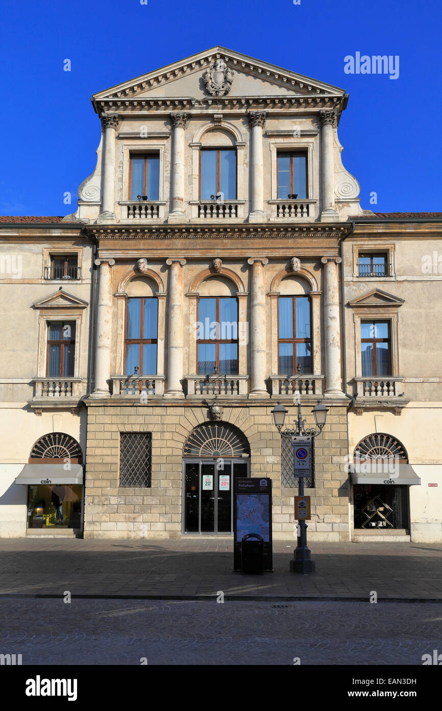 Coin department store in Piazza Castello, Vicenza, Italy, Veneto Stock ...