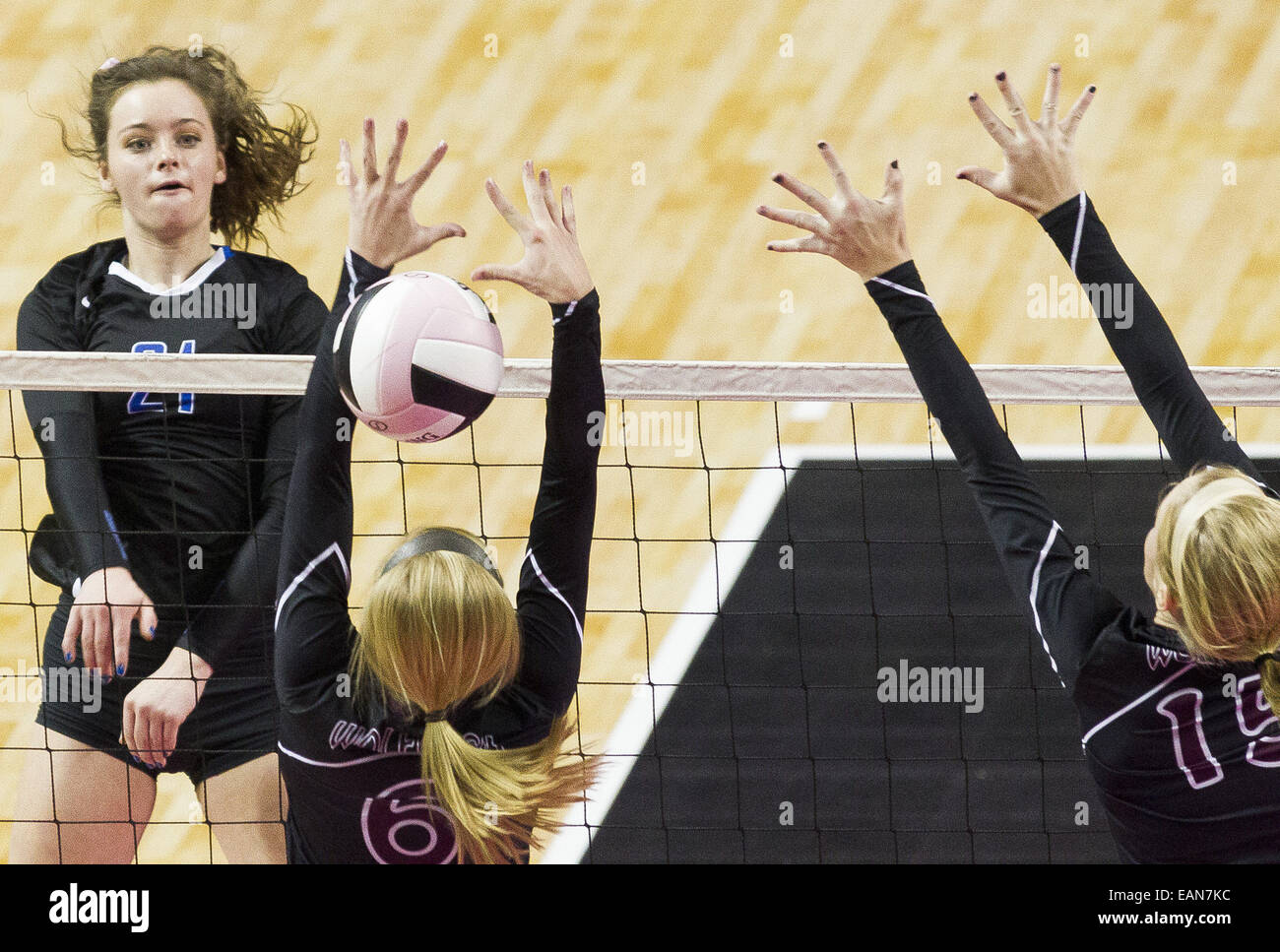 High school volleyball girls hi-res stock photography and images - Alamy