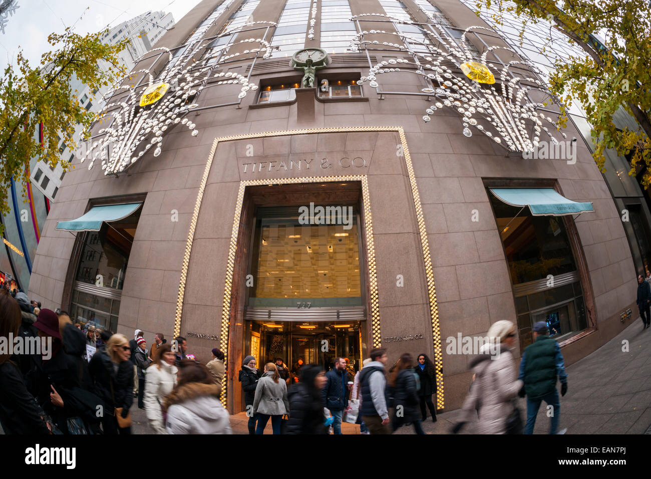 The Tiffany and Co. flagship store on Fifth Avenue in Midtown Manhattan ...