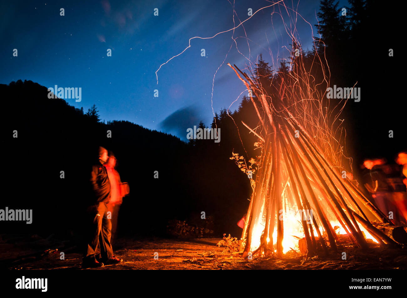 Big outdoor fire campfire people hi-res stock photography and images ...