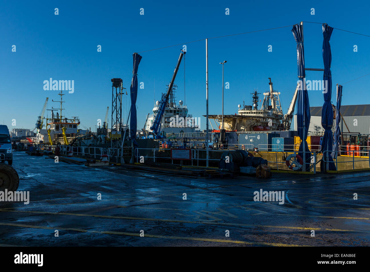 Aberdeen harbour quay Stock Photo - Alamy