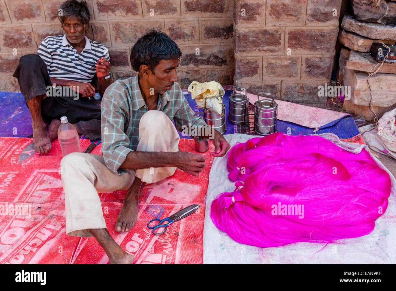 Textiles workers hi-res stock photography and images - Alamy