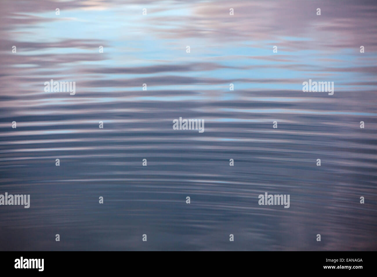 Night water surface hi-res stock photography and images - Alamy