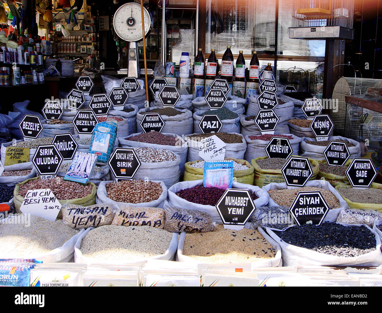 Spices sold in a shop inside Kapali Carsi bazaar in Istanbul, Turkey ...