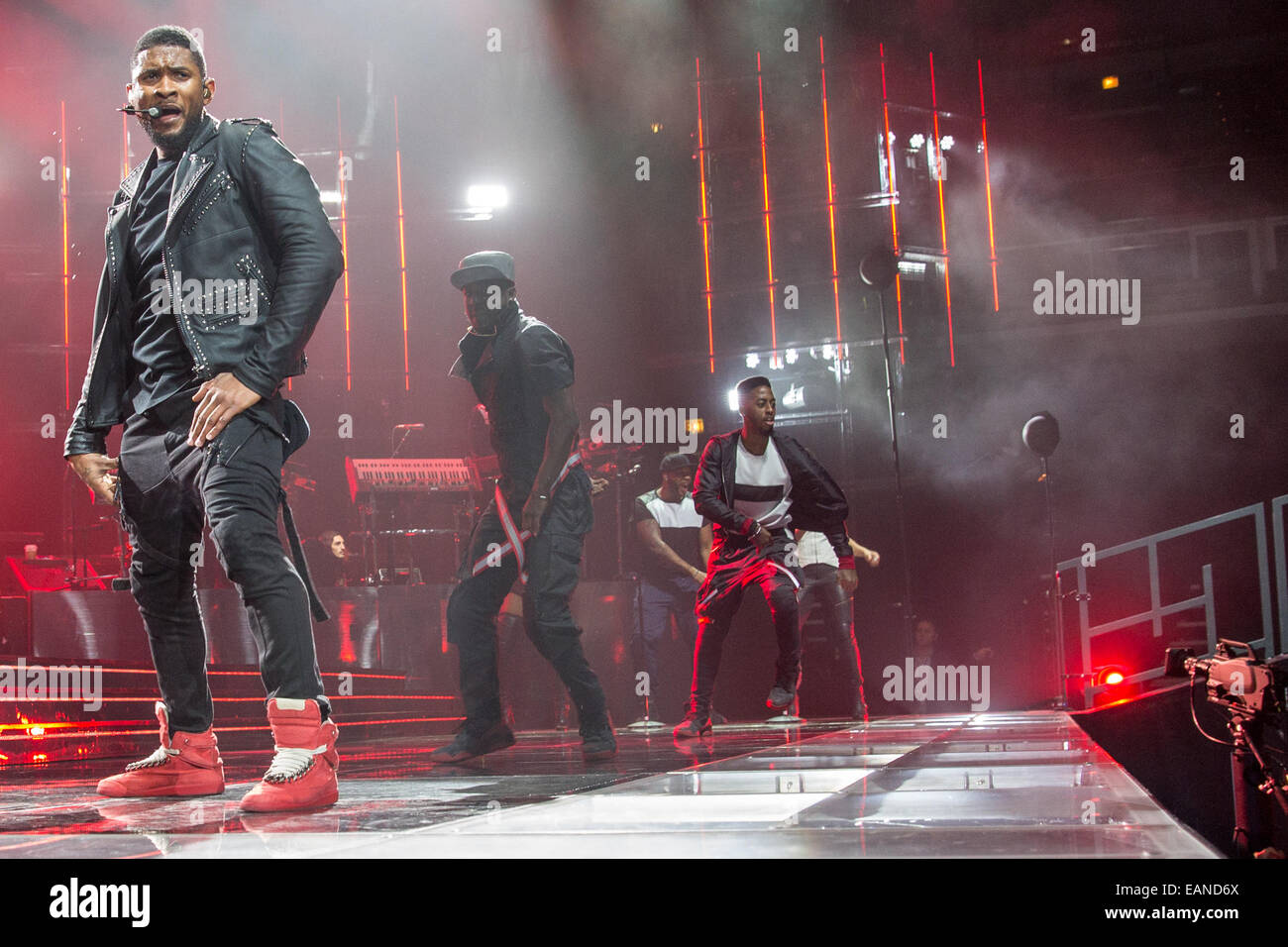 Chicago, Illinois, USA. 17th Nov, 2014. Singer USHER TERRY RAYMOND IV ...