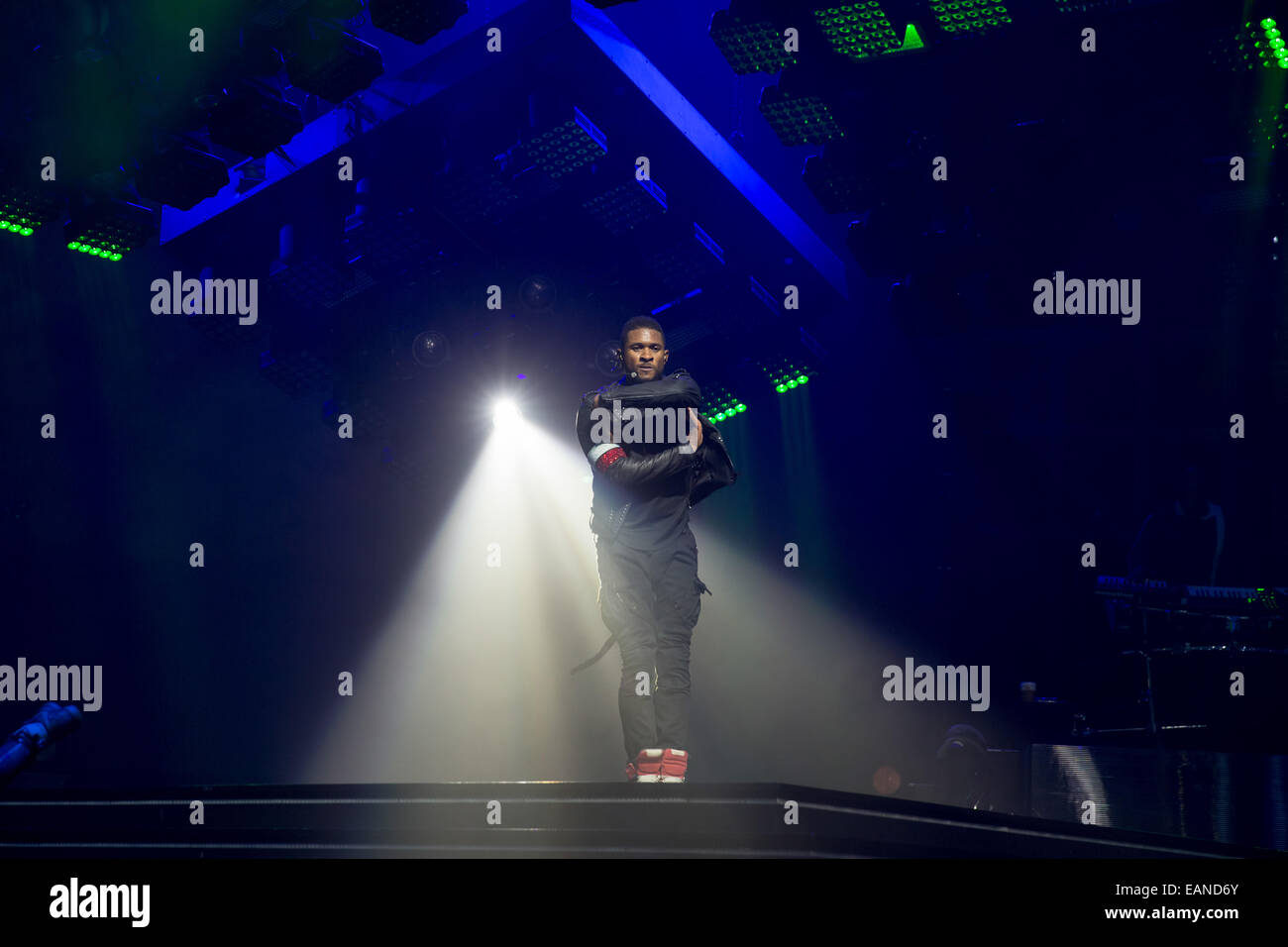 Chicago, Illinois, USA. 17th Nov, 2014. Singer USHER TERRY RAYMOND IV ...