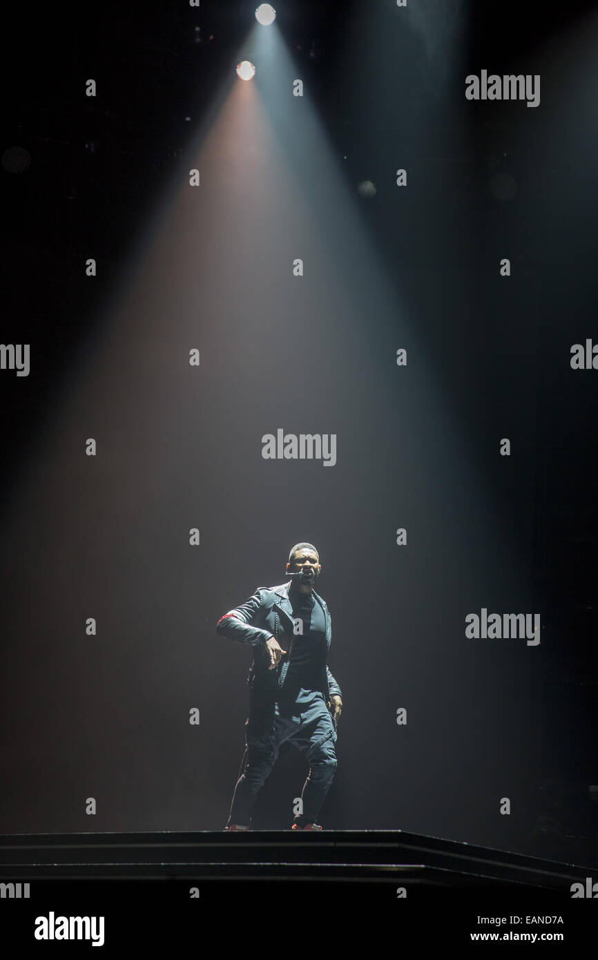 Chicago, Illinois, USA. 17th Nov, 2014. Singer USHER TERRY RAYMOND IV ...