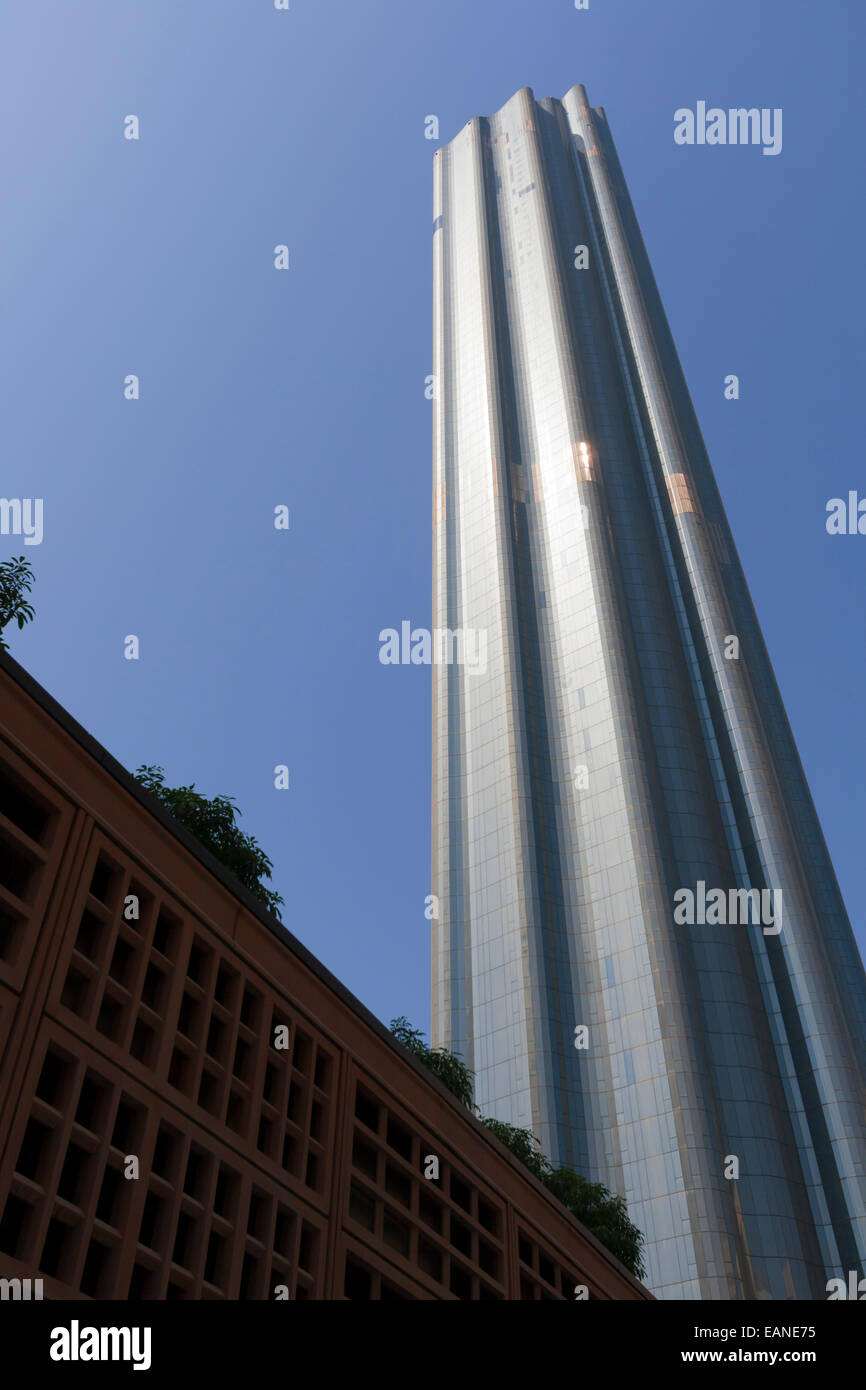 Modern tower hi-res stock photography and images - Alamy