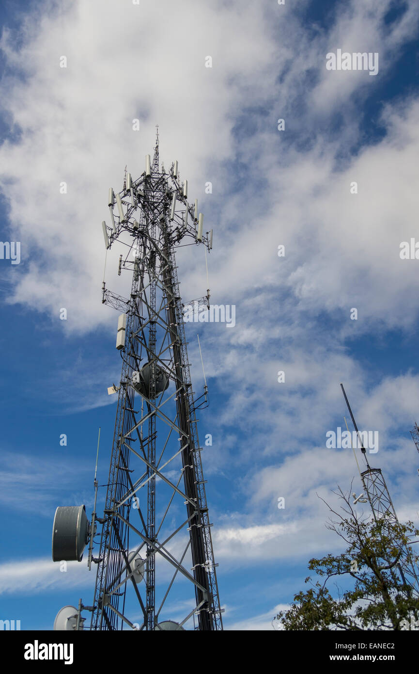 Cellphone towers hi-res stock photography and images - Alamy
