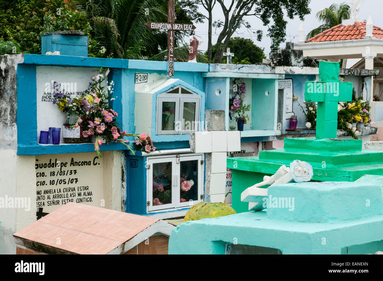 Mexican cemetery hi-res stock photography and images - Alamy