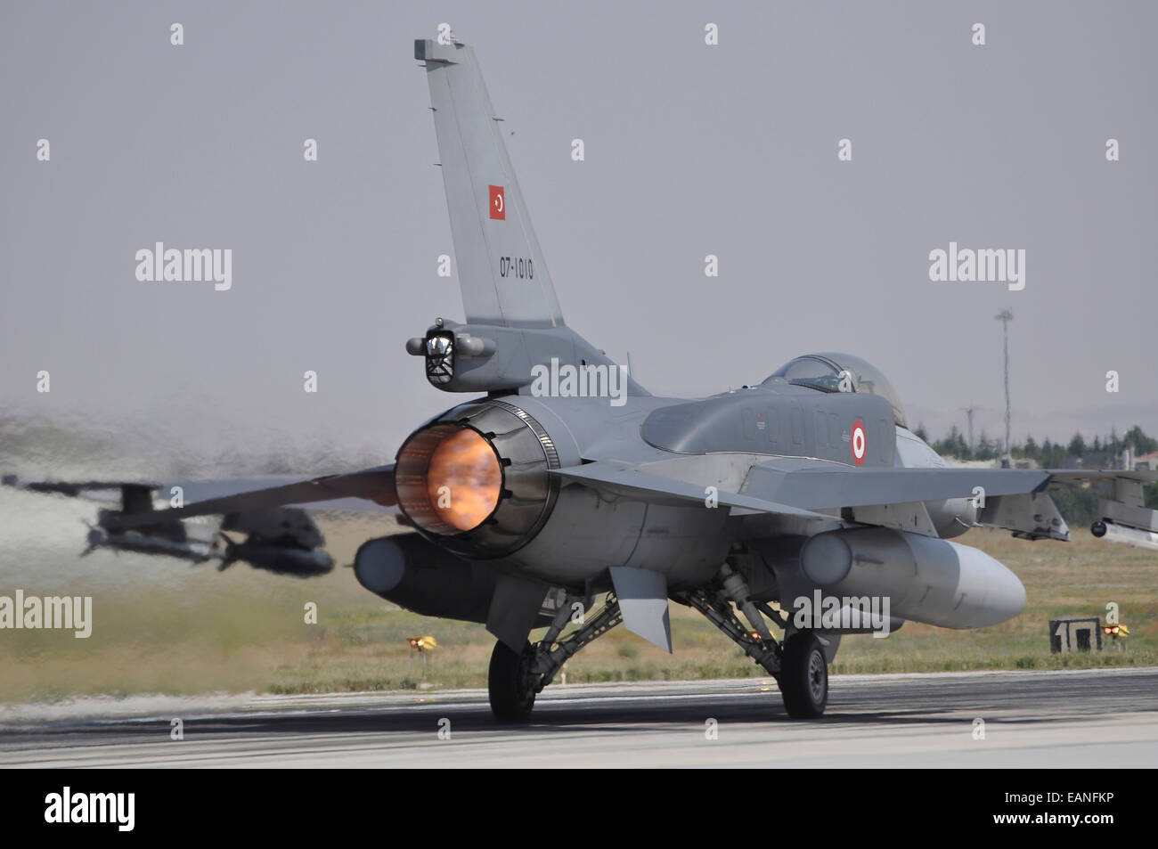 Rear View F 16 Jet Fighter High Resolution Stock Photography and Images ...