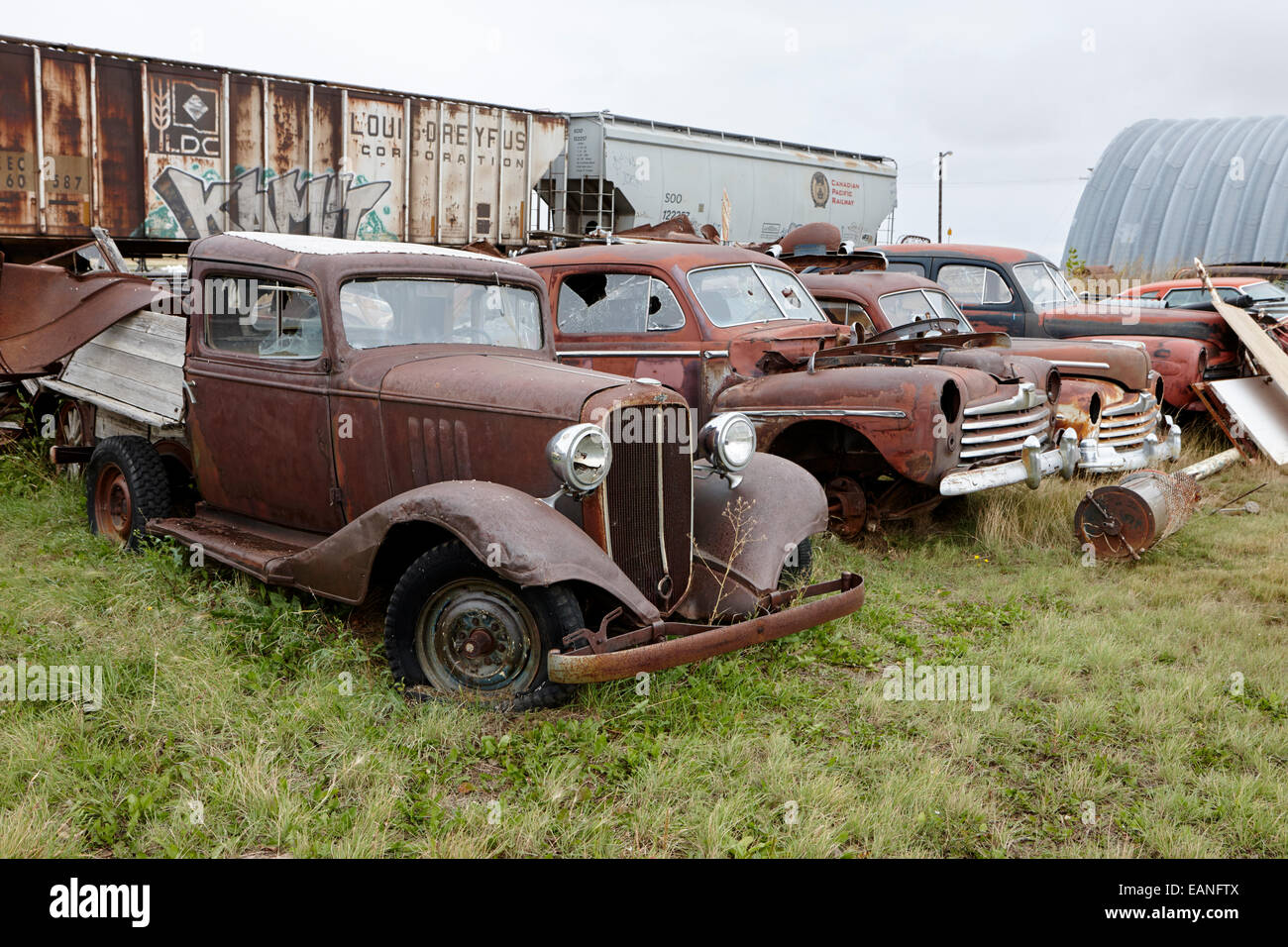 Junkyard north america hi-res stock photography and images - Alamy