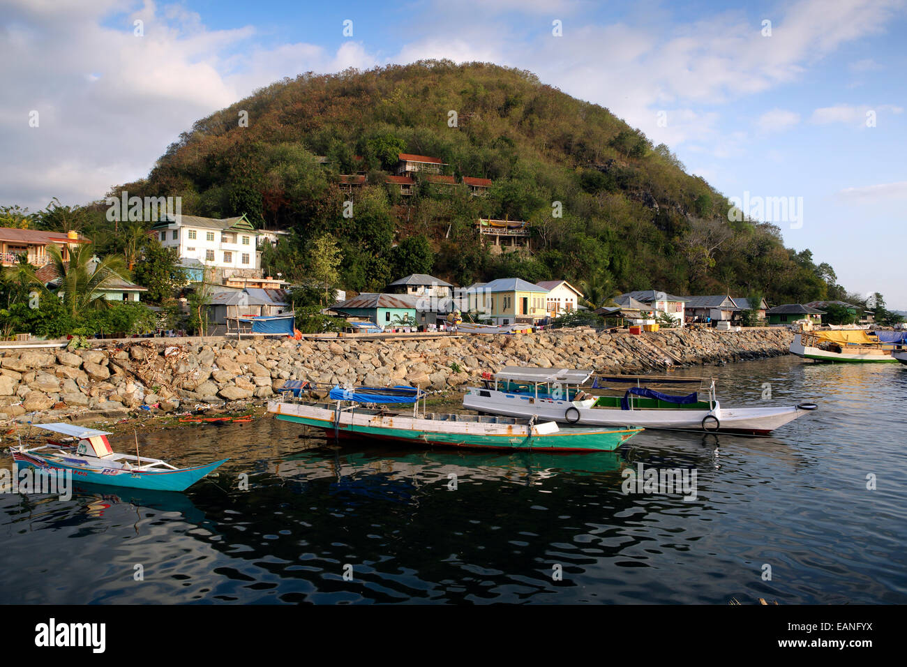 Tropical island houses fishing hi-res stock photography and images - Alamy