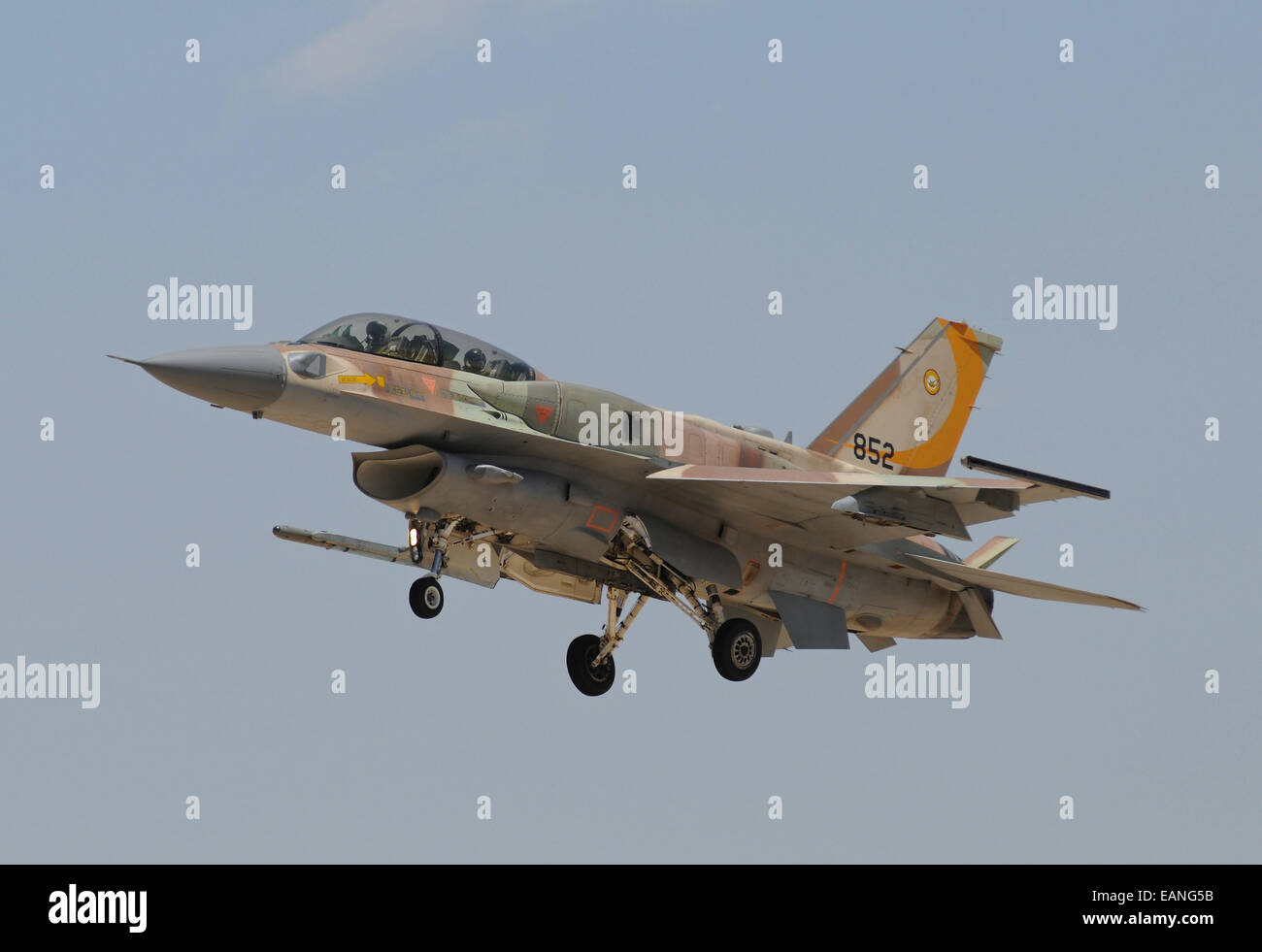 F 16 sufa hi-res stock photography and images - Alamy