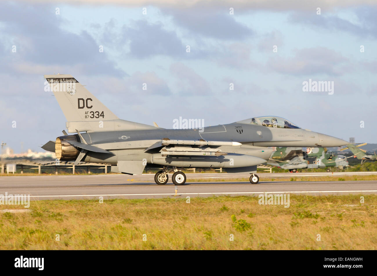 U.S. Air Force F-16C from the 113th Wing District of Columbia Air ...