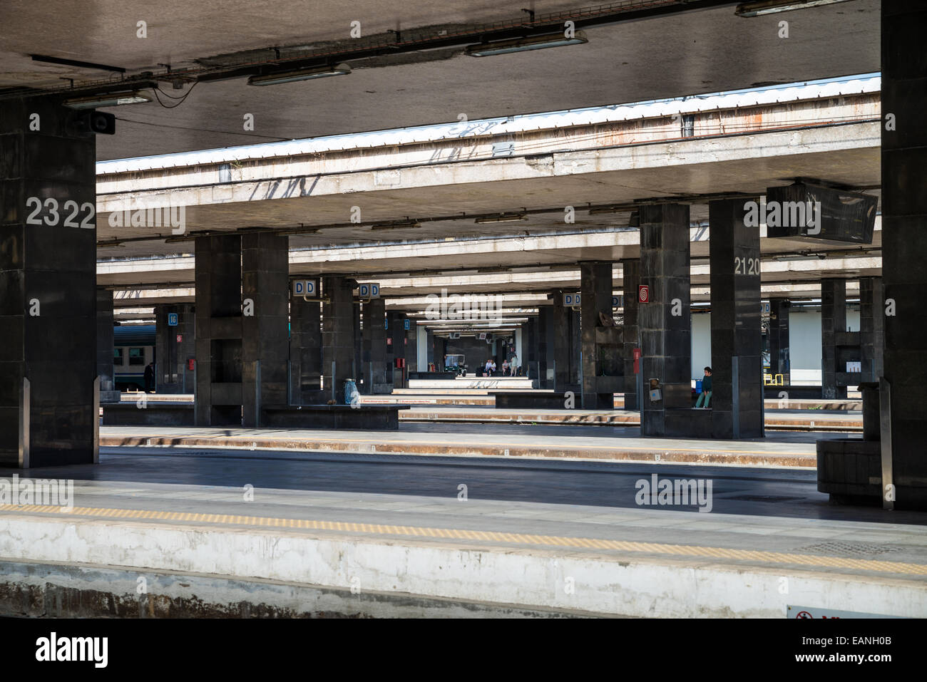 Cantilever platform hi-res stock photography and images - Alamy