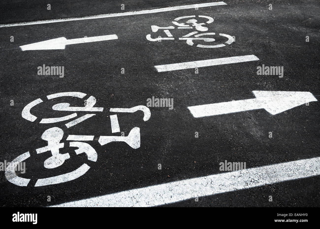 Road lane markings cycle hi-res stock photography and images - Alamy