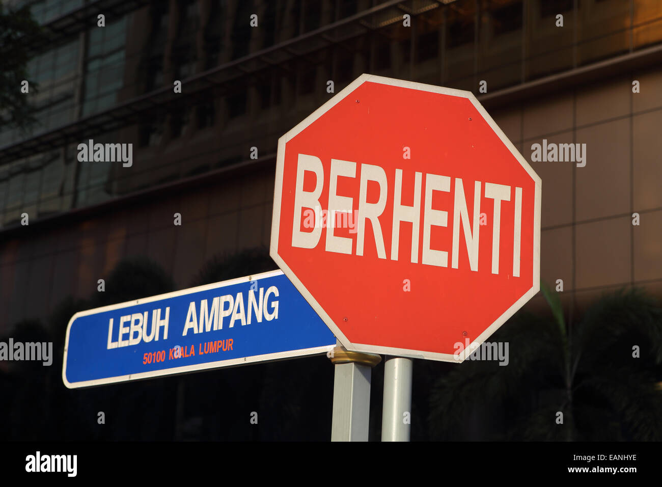 Berhenti hi-res stock photography and images - Alamy
