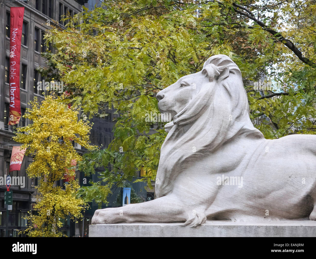 Lion statue public art hi-res stock photography and images - Alamy