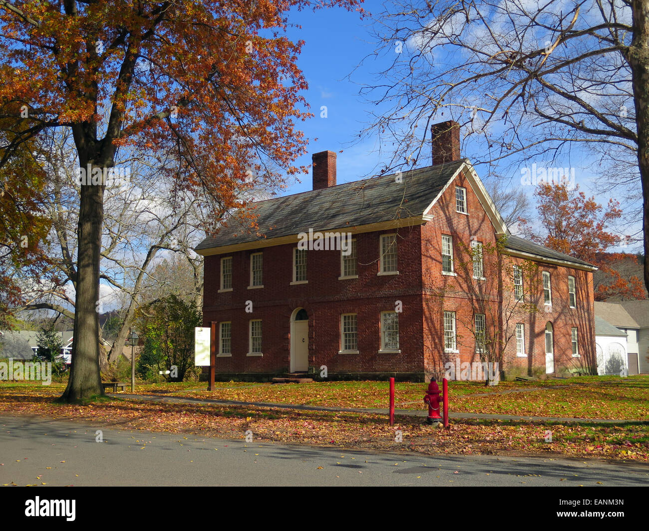 American colonial barn hi-res stock photography and images - Alamy