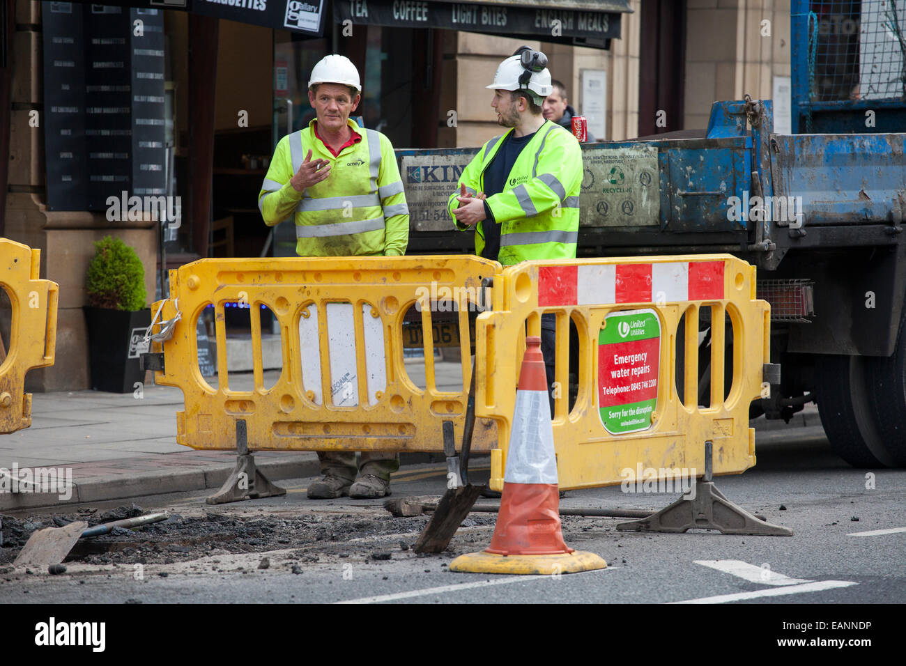 Construction repair roads highways hi-res stock photography and images ...