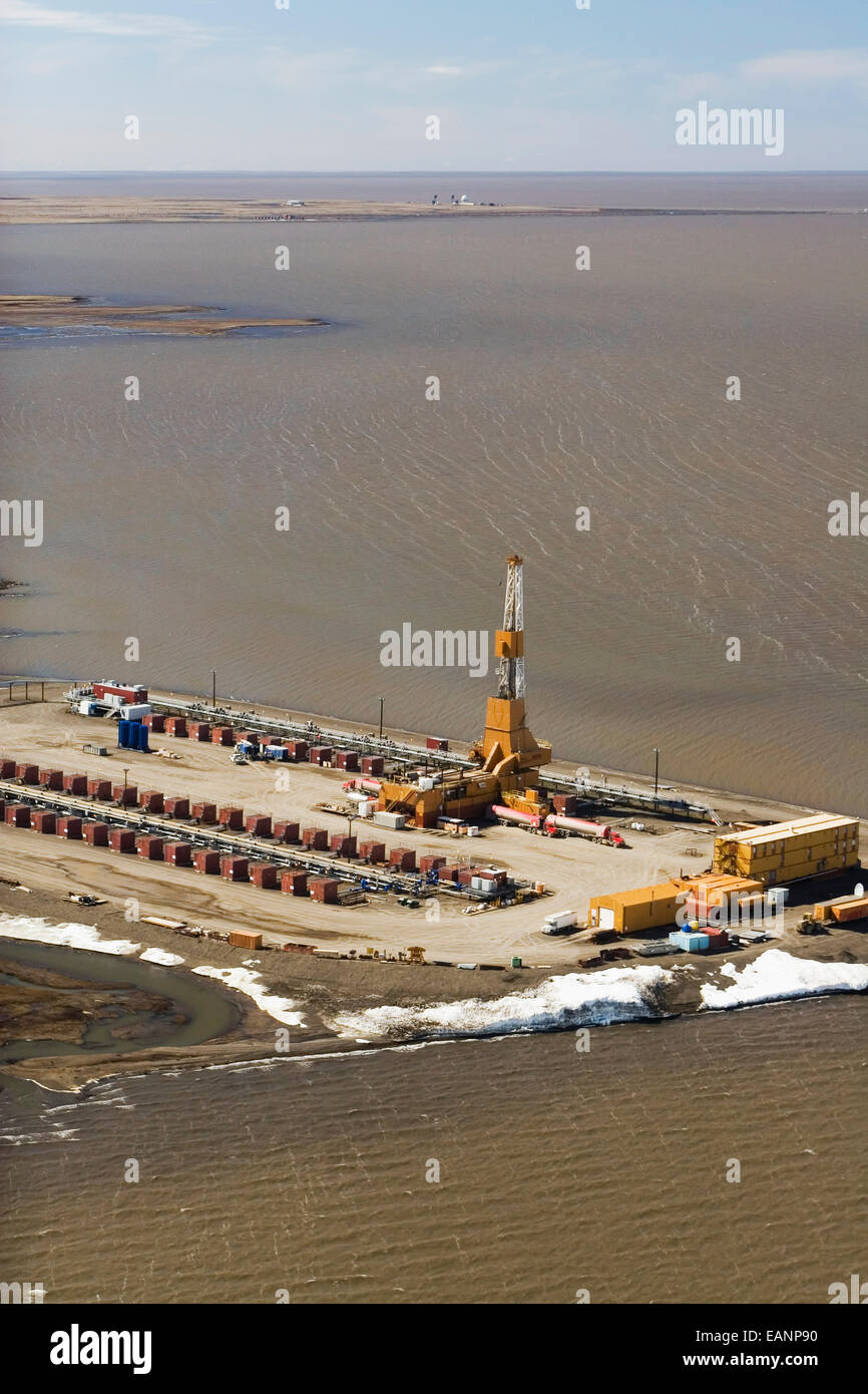 Ice Road Alaska Oil High Resolution Stock Photography and Images - Alamy