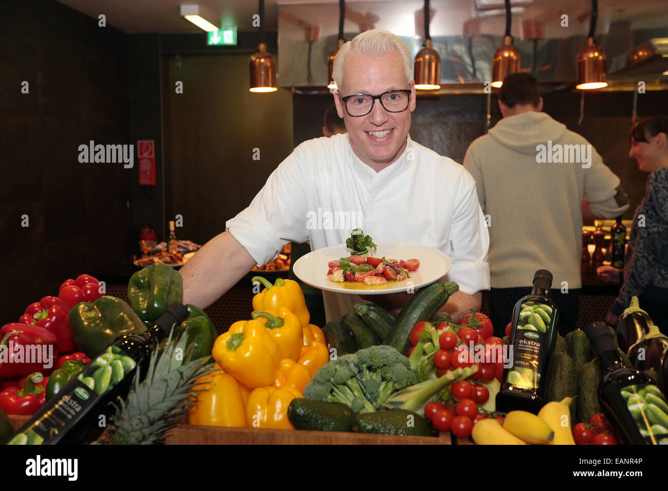 Rudolph van veen dutch tv hi-res stock photography and images - Alamy