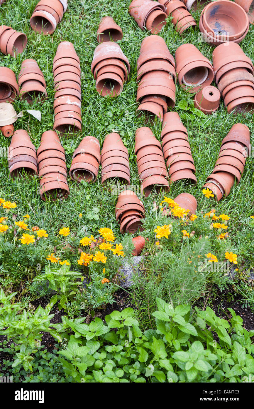Clay Pots Stacked Stock Photos & Clay Pots Stacked Stock Images - Alamy