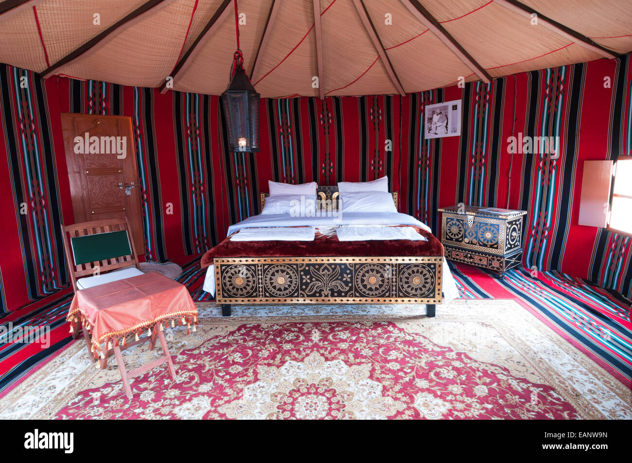 Bedouin-style "tent" in the Wahiba sand dunes of Oman Stock Photo - Alamy