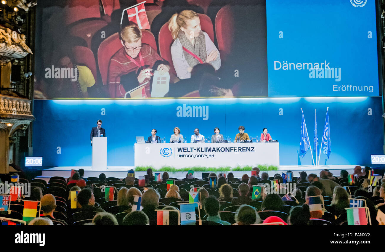 Hamburg, Germany. 18th Nov, 2014. Environmental experts Florian Rauser ...