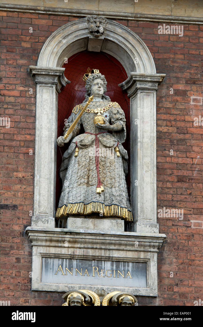Queen Anne statue on The Guildhall, Worcester, UK Stock Photo - Alamy