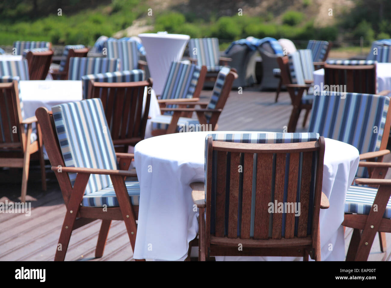 Outdoor cafe table and chair hi-res stock photography and images - Alamy
