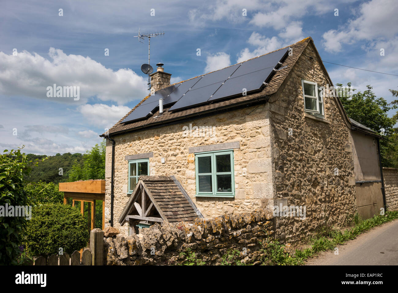 Solar panel cottage hi-res stock photography and images - Alamy