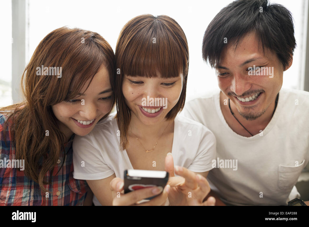 Japan people sitting together hi-res stock photography and images - Alamy