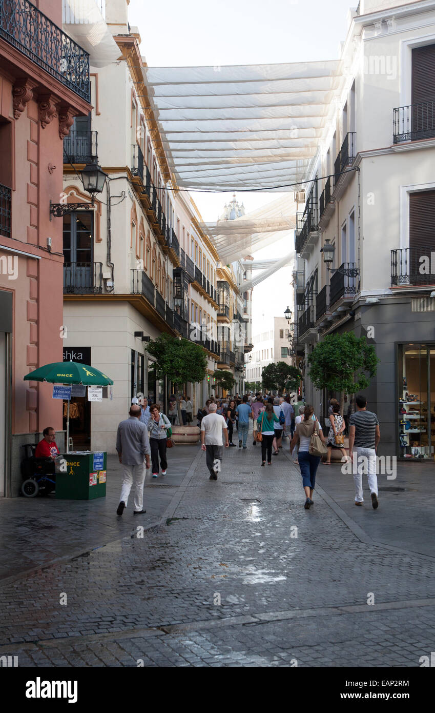 Spain busy street hi-res stock photography and images - Alamy