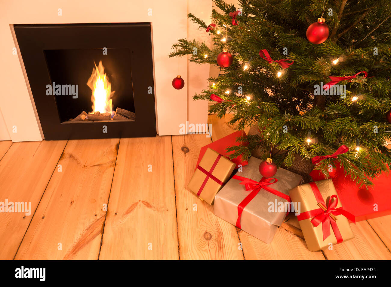 Timber piling hi-res stock photography and images - Alamy