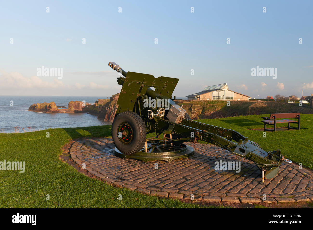 25 POUND FIELD GUN, HOWITZER, DUNBAR, SCOTLAND Stock Photo - Alamy
