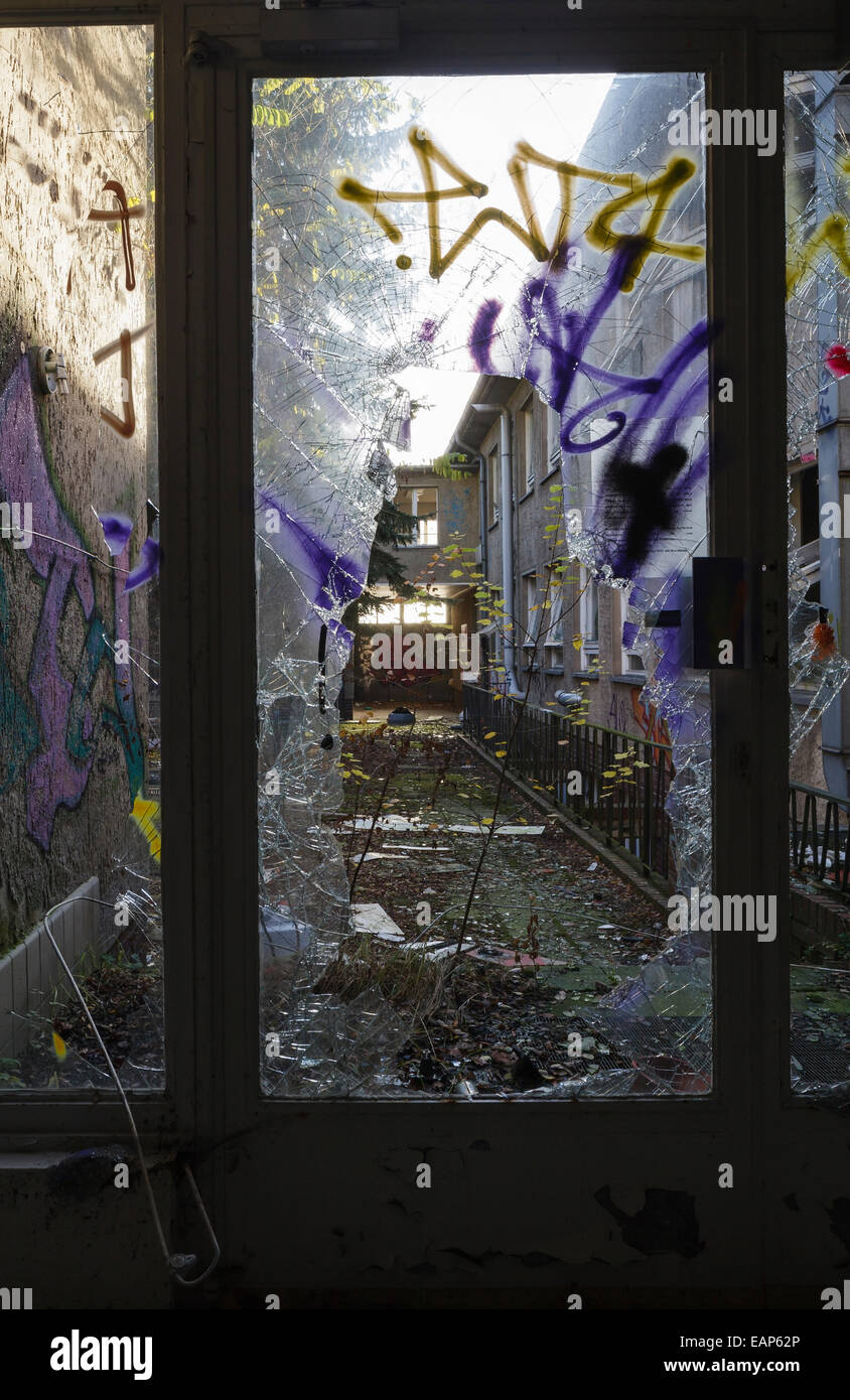 Vandalised hi-res stock photography and images - Alamy