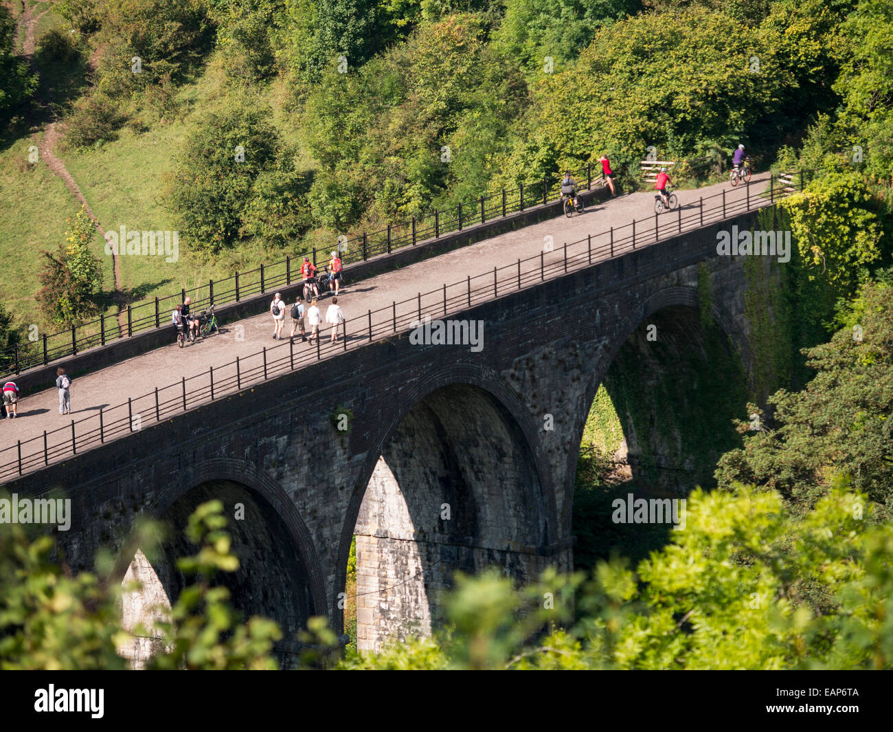 viaduct over river derwent dovedale derbyshire uk Stock Photo - Alamy