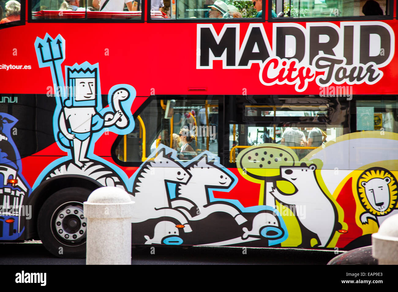 Madrid tour bus hi-res stock photography and images - Alamy