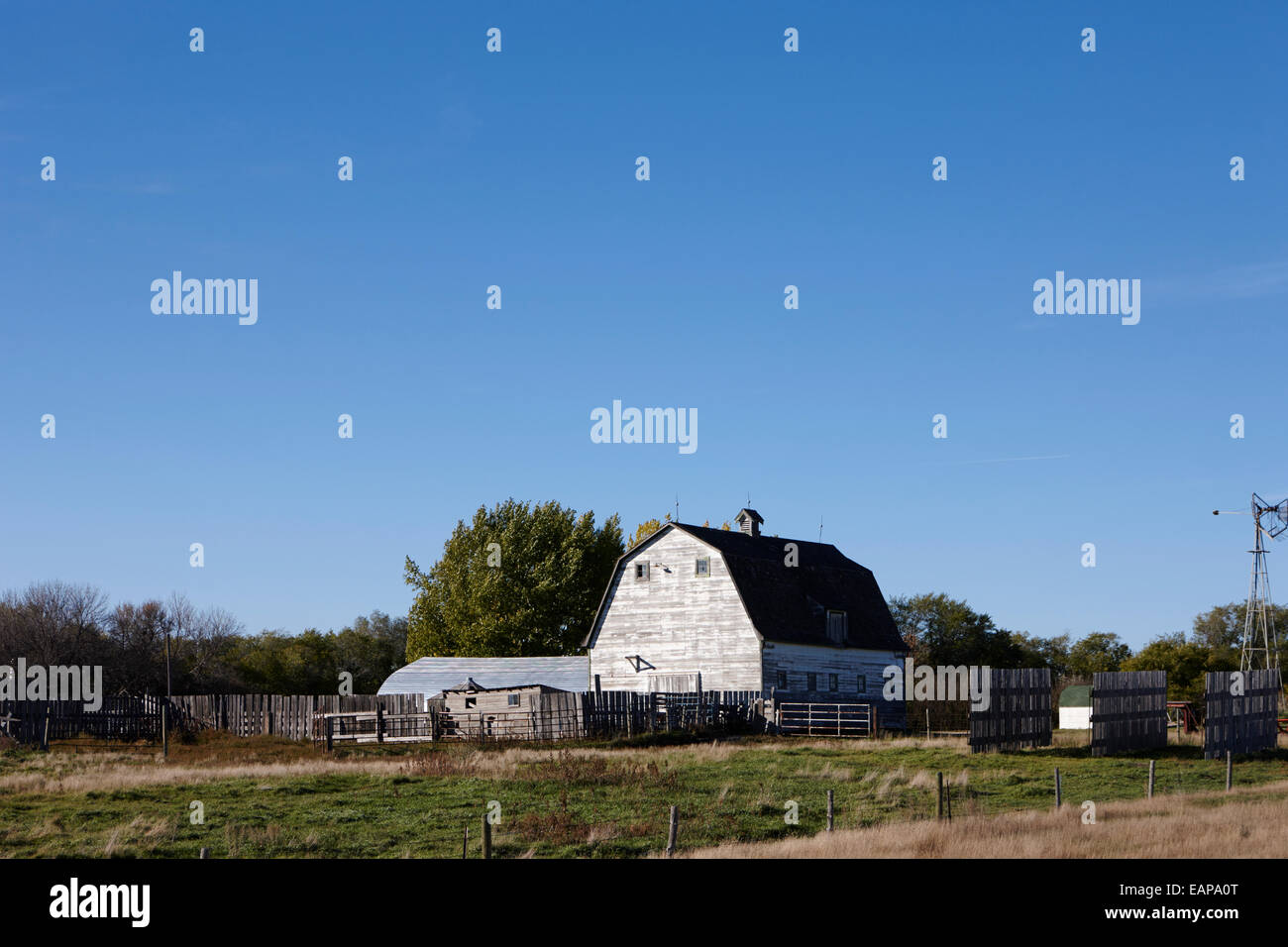 Saskatchewan farm hi-res stock photography and images - Alamy