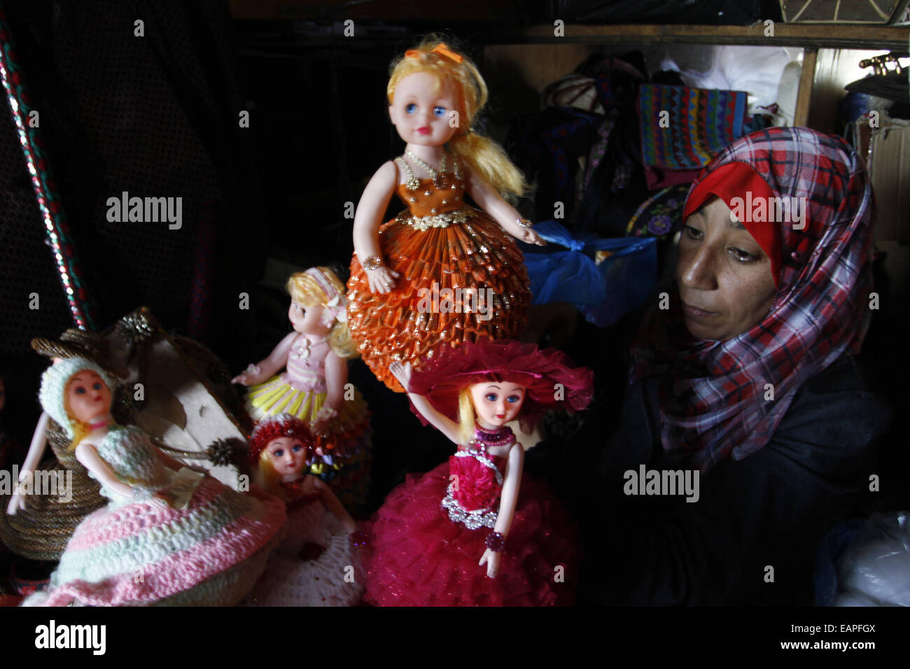 Khan Younis, Gaza Strip, Palestinian Territory. 19th Nov, 2014. Nesreen ...