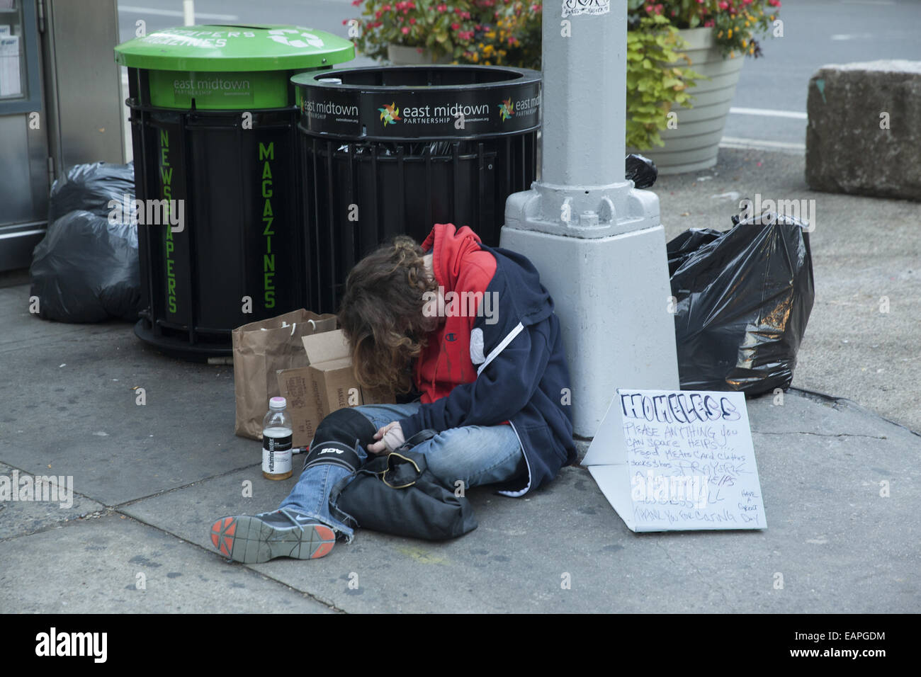 Usa homeless person nyc hi-res stock photography and images - Alamy